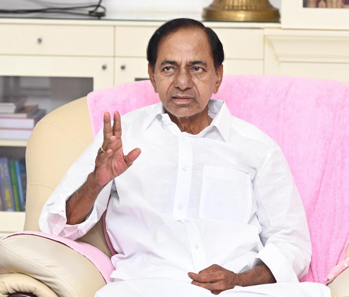 Several legislators meet KCR at his Erravelli farmhouse amid speculation of more defections ...